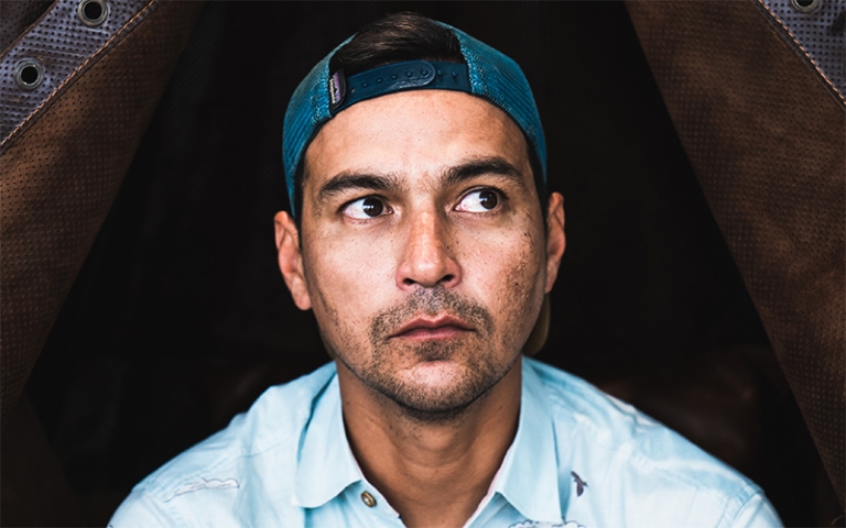 สู่โลกชนเผ่าและชายขอบ ไปกับ เรย์ แมคโดนัลด์ ผู้ปลุกฝันในวัย 20s กลับมา ...