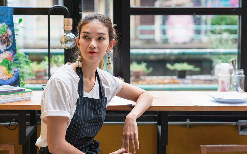 ‘นรี บุณยเกียรติ’ ใส่ลีลาลงในอาหารไทย | THE MOMENTUM