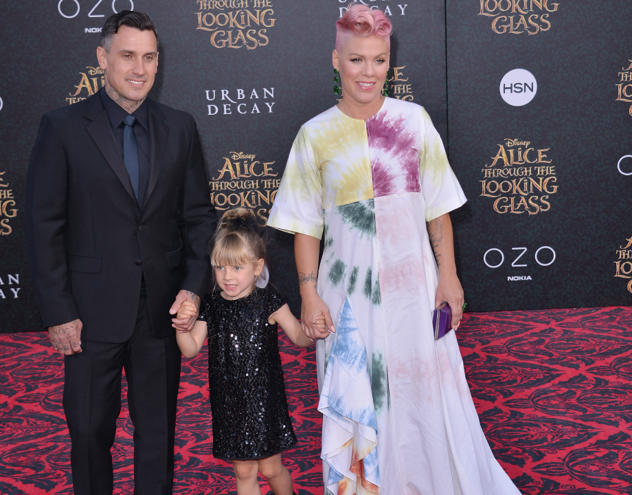 Pink ประกาศเลิกโพสต์รูปลูกๆ บนโซเชียลมีเดีย หลังเจอคอมเมนต์รุนแรงจากชาวเน็ต