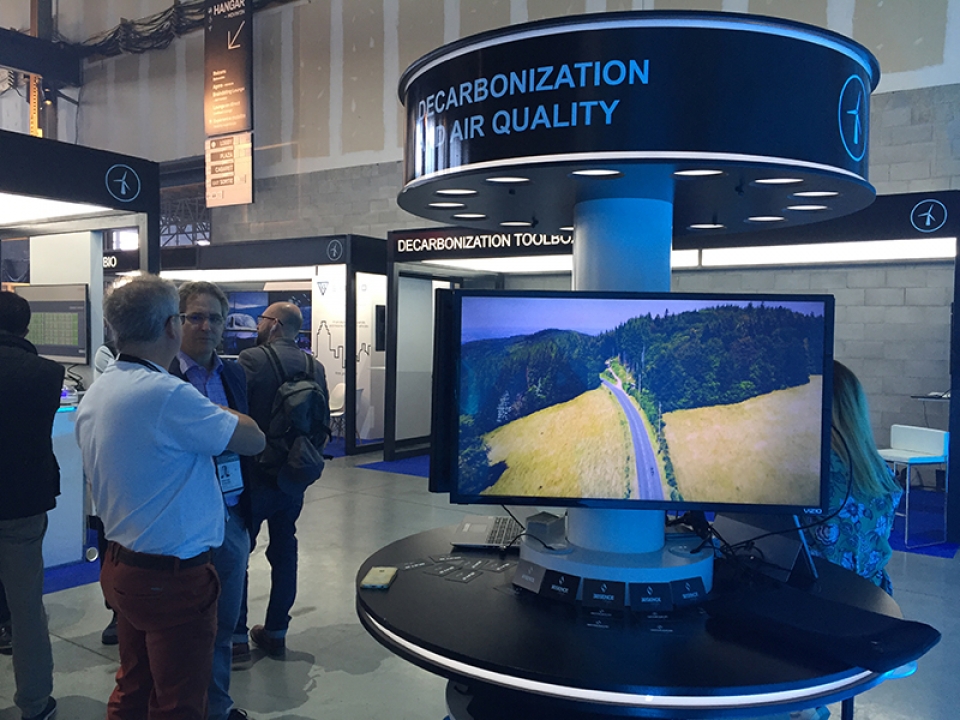 3 Booths | THE MOMENTUM