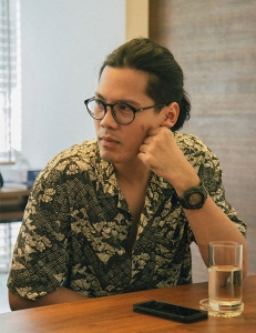 โลกโซเชียลฯ กับการรับมือ ‘ตัวเอง’ คุยกับวง Klear และ ครรชิต สพโชคชัย ...