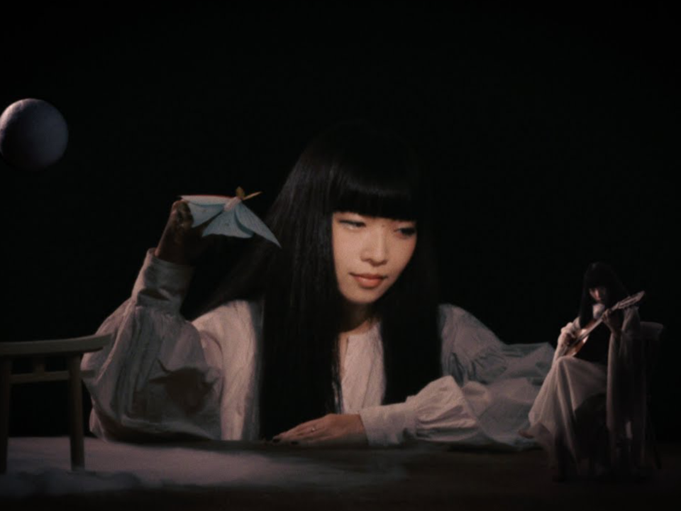 Ichiko Aoba : ดนตรีจากทุ่งแห่งความฝันที่ควรฟังโดยสงบ | THE MOMENTUM