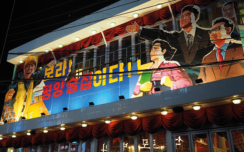 Pyongyang Pub ร้านนั่งดื่มสไตล์สหายผู้กองแห่งเกาหลีเหนือในย่านฮงแด ...