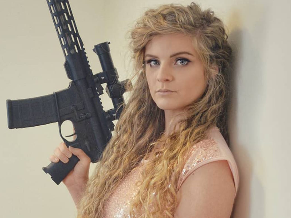 TheMo_gun girl-Thumbnail | THE MOMENTUM
