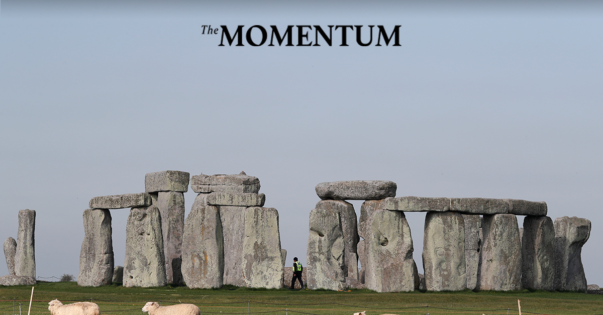 นักวิทยาศาสตร์คลายปริศนาแหล่งกำเนิดหินในสโตนเฮนจ์ได้สำเร็จ | THE MOMENTUM