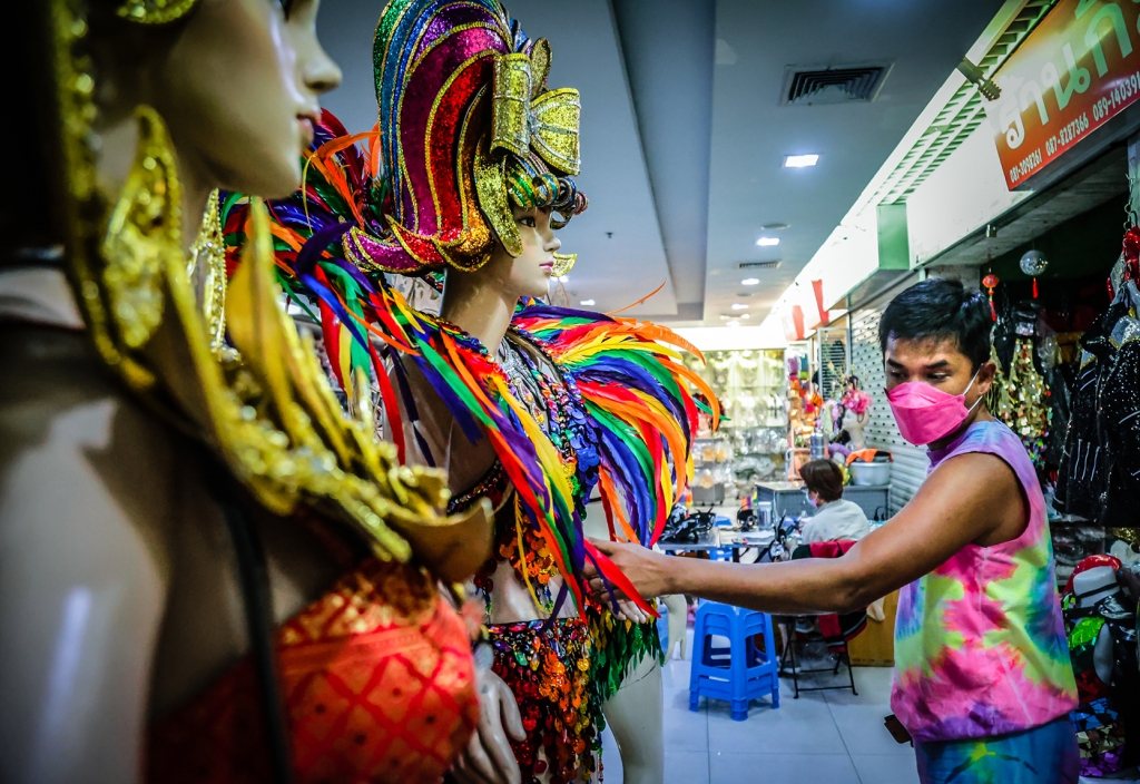 Drag: เบื้องหลังแสงสีคือศิลปะที่มากกว่าวัฒนธรรม