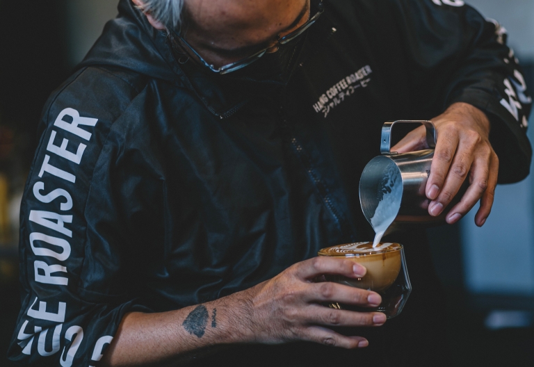 Hacking Coffee Flagship: บาร์กาแฟและโรงคั่วสไตล์ Cyberpunk ที่เฟ้นหา ...