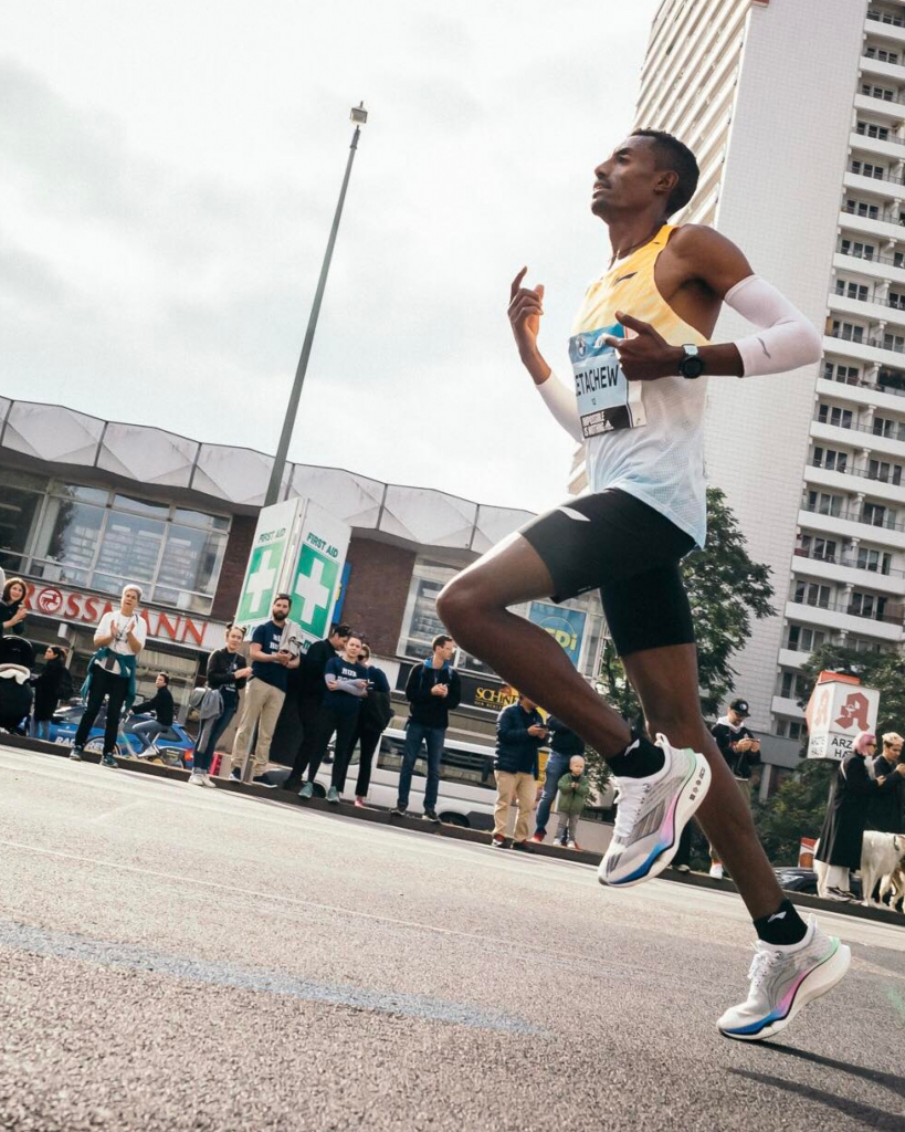 LI-NING แบรนด์กีฬาม้ามืดจากจีน ที่ขึ้นไปยืนบนโพเดียมงานวิ่ง Berlin ...