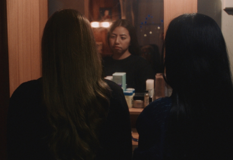 Blue Again (2022) หนังของคนไม่เป็นมิตรและไม่ได้อยากเป็นที่รัก ในแวดล้อม ...