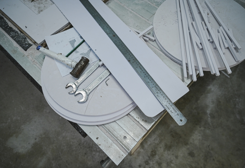 สำรวจหลังบ้าน ‘Hero Print’ ร้านทำป้ายหาเสียง ที่การันตีความไวการผลิต ...