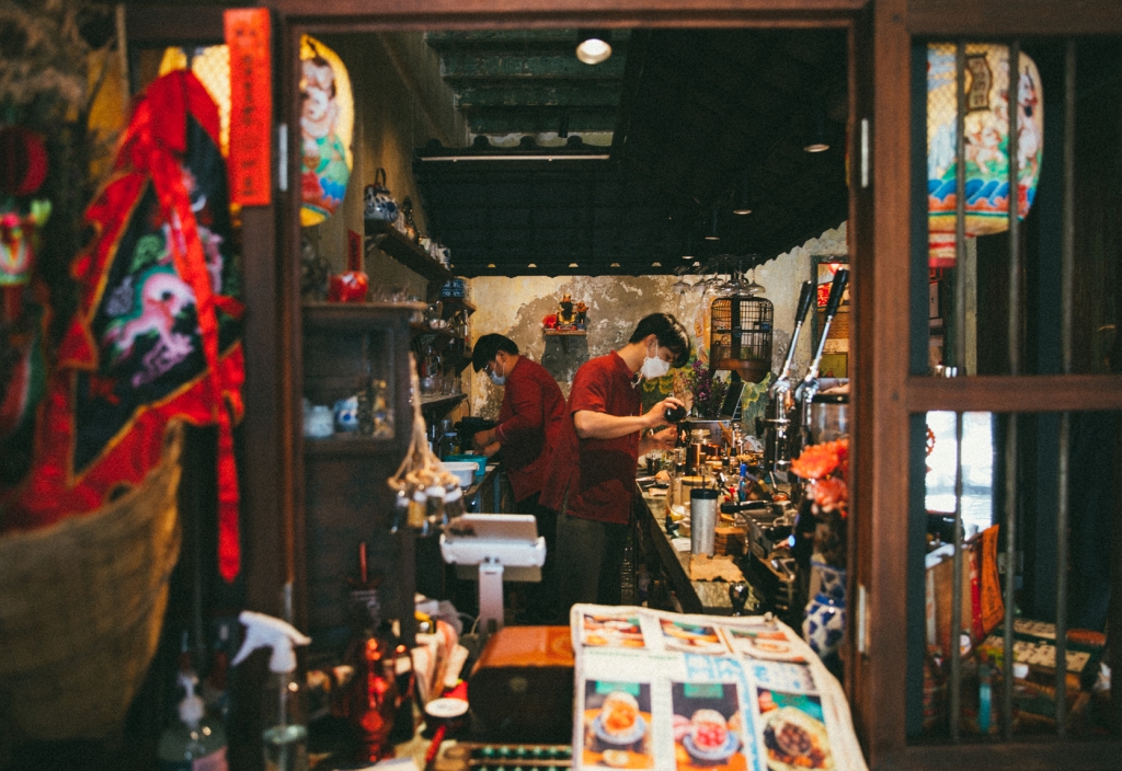 Fakafei คาเฟ่น้ำชาย่านสวนมะลิ ที่เสิร์ฟรสชาติและบรรยากาศแบบดั้งเดิม