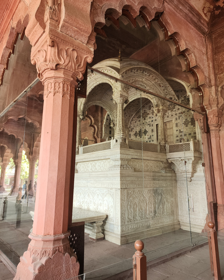 Red Fort: จากพระราชวังหลวงสู่เวทีแห่งเอกราช
